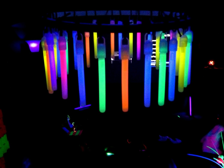 Ideas de decoración fluorescente para tu fiesta de cumpleaños