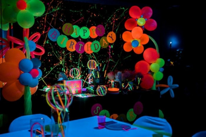 Ideas de decoración fluorescente para tu fiesta de cumpleaños